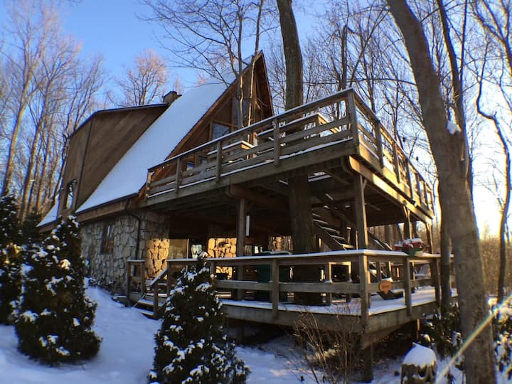 653) 4 Bedrooms | Fireplace | Pool Table |Peaceful - Seven Springs, PA