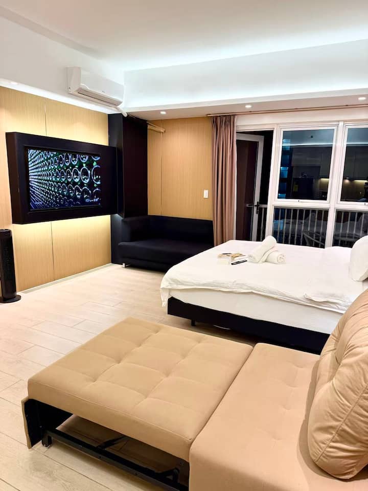 Venice Luxe Cozy Suite｜netflix & Pool Access - Taguig