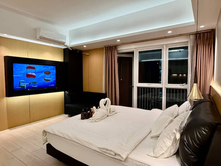 Venice Luxe Cozy Suite｜netflix & Pool Access - Taguig