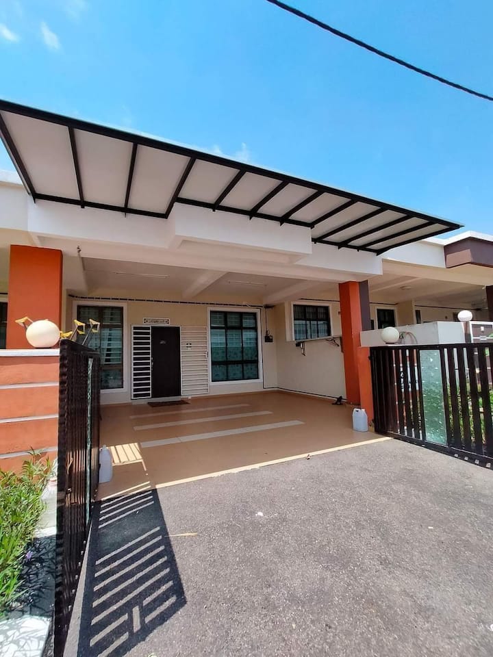 Homestay Hjh Sal - Kluang