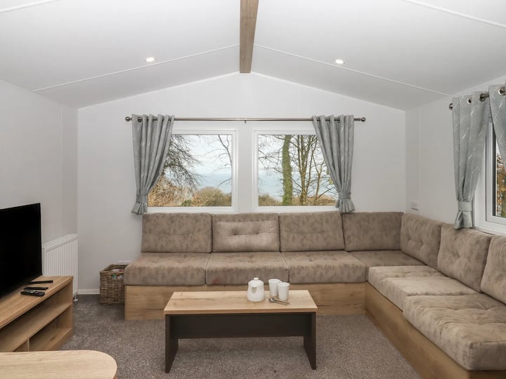 5 Manor Park - 3 Bedrooms - Sea Views Nearby - Devon