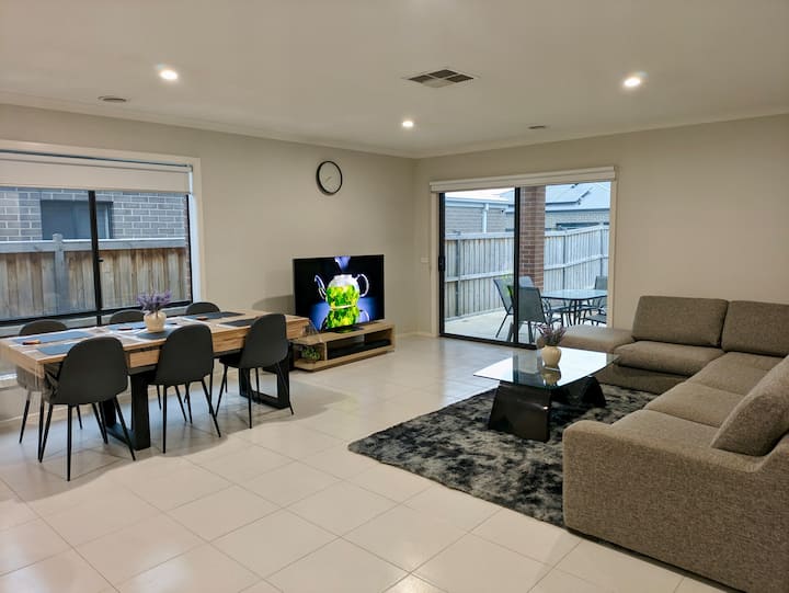 The Geelong Family Nest - Geelong