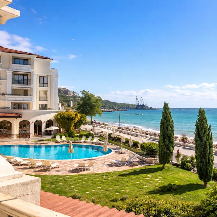 Apartment Four Seasons - Free Parking, First Line - Balchik