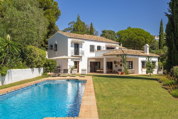 Fully Renovated Tranquil Andalusian Villa - Estepona