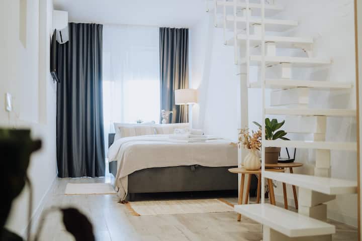 20% Off City Center • New Apt + Top-floor Balcony - Moldova