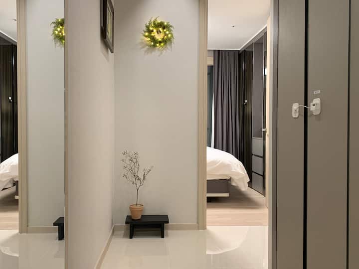 [속초 파노라마 오션뷰 로얄스위트] #오후1시퇴실 #6인가능#2룸2욕실#최고급청결 - Sokcho-si