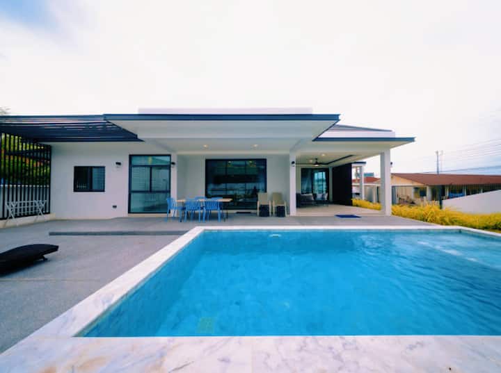 The Dream Gateway Villa 5br Private Pool + Spa Tub - Pattaya