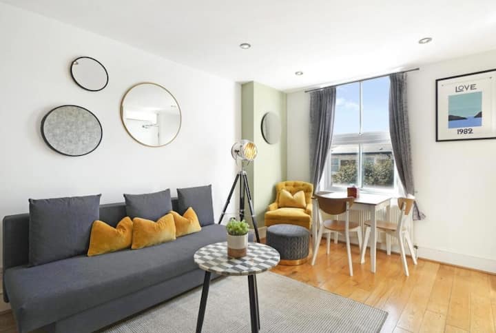 Charming 4 Person Stay- 15 Mins To Central London - London, UK