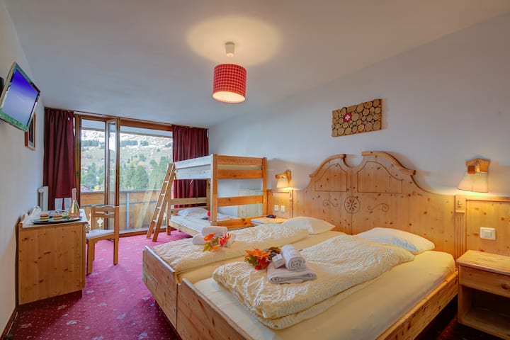 Hotel Relais Alpin Family Room & Balcony9 - Gstaad