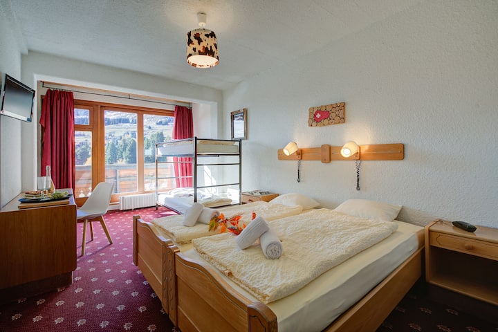 Hotel Relais Alpin Family Room & Balcony1 - Gstaad