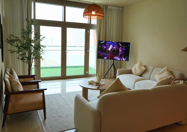 Bright 3br Duplex With Beach & City Views - Abu Dhabi