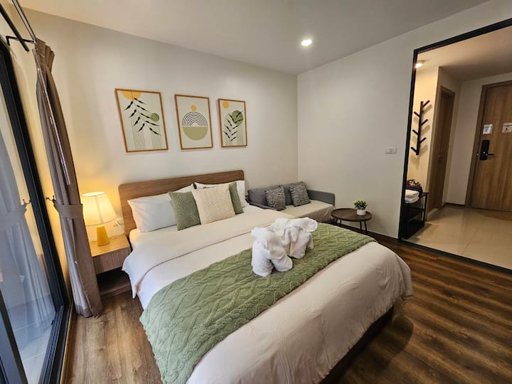 Coastal Sage Stay Near Cicada | Walk To Beach - Hua Hin District