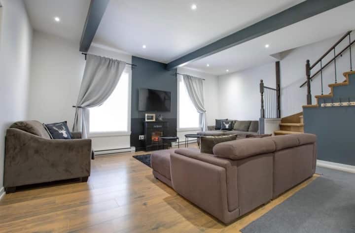 Elegant 5br Residence | 4 Baths | Sleeps 16 - Montreal
