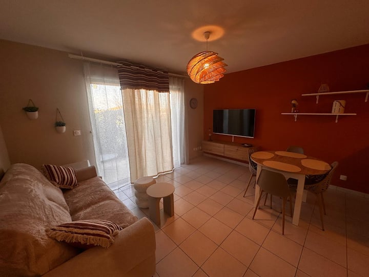 Le Calarius - Place Parking Gratuit - ibis budget Niort - La Crèche