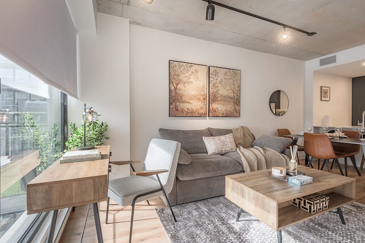 Upscale 1br Suite | Indoor Parking | Workspace - Lasalle