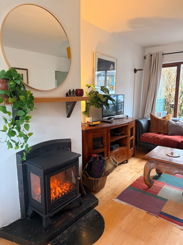 Large Cosy Home With Garden, Excellent Location! - Galway