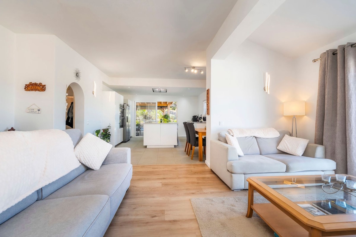 Sleepy Hill House - Houses for Rent in Santa Bárbara de Nexe, Faro ...