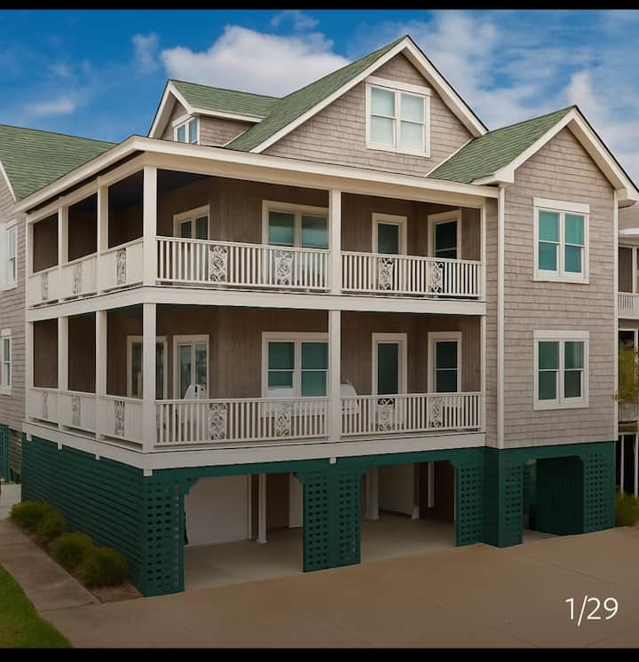 Pelican & Nina B - Wrightsville Beach, NC