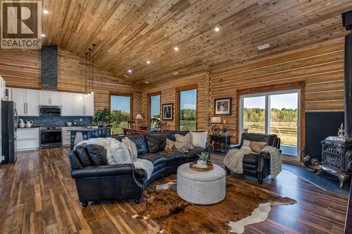 Rustic Log Home With Modern Comforts - Sundre