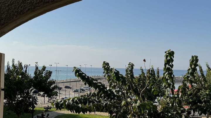 פינוק ליד הים - Israel