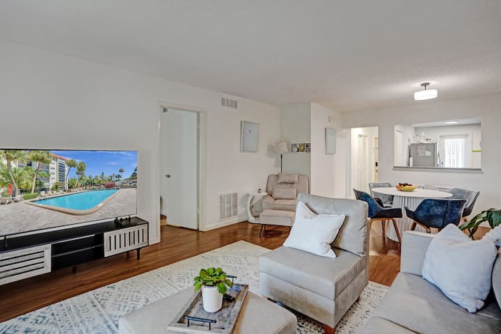 Spacious 2b/2b Beach Condo - Pompano Beach, FL