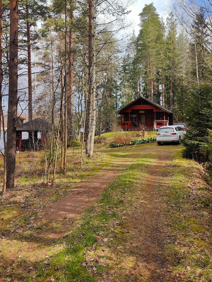 Perinteinen Mökki Pienen Järven Rannalla - Kymenlaakso