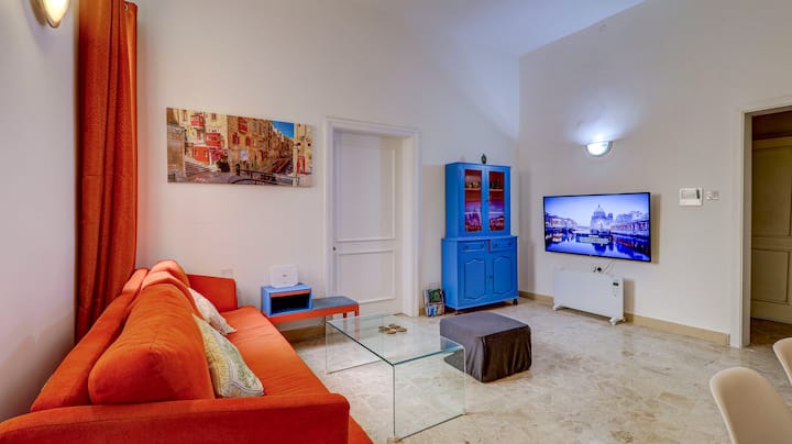 Bright 4-bedroom Apt On The Sliema Promenade - Málta