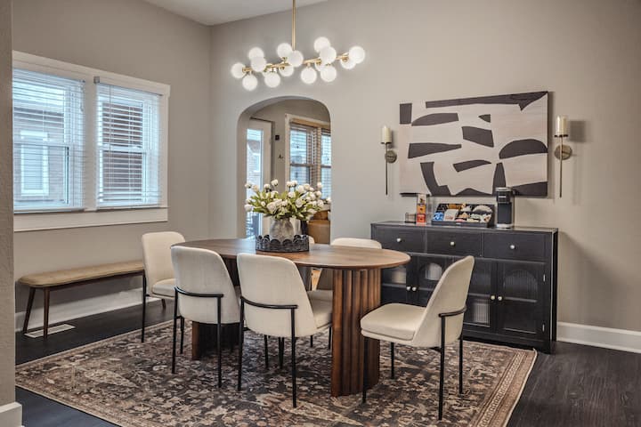 Group-ready Walk To Downtown Stadiums & Convention - Mars Hill, IN