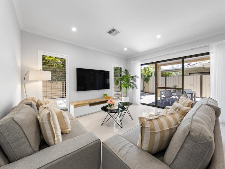 Brand New Spacious & Stylish Stay In Vic Park - Kalamunda