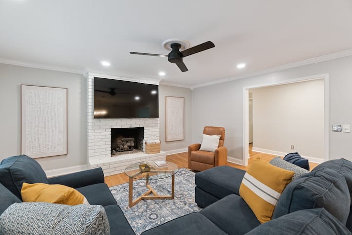 Peaceful, Spacious Family Charmer With A Pool! - Oklahoma City