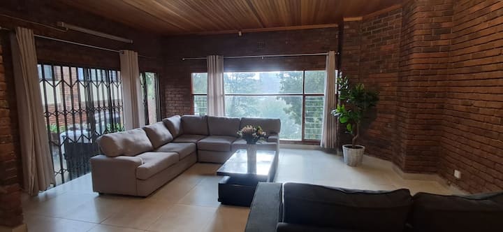 Charming 4 Bed House With Pool In Florida Hills - Randburg