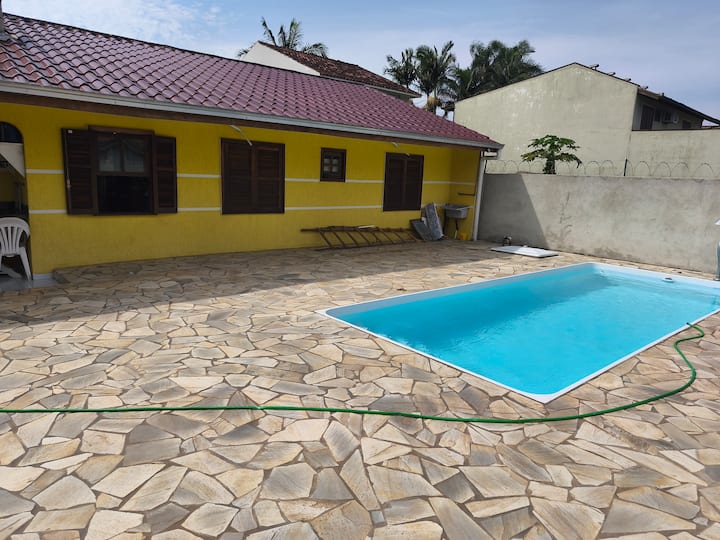Casa Com Piscina, 150m Do Mar, Ar Condicionado - Itapoá