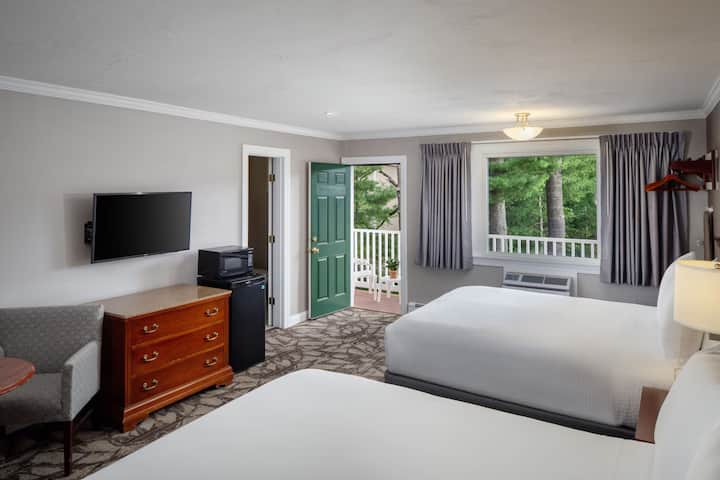 Golden Gables Inn - The Double Queen Oasis - Conway, NH
