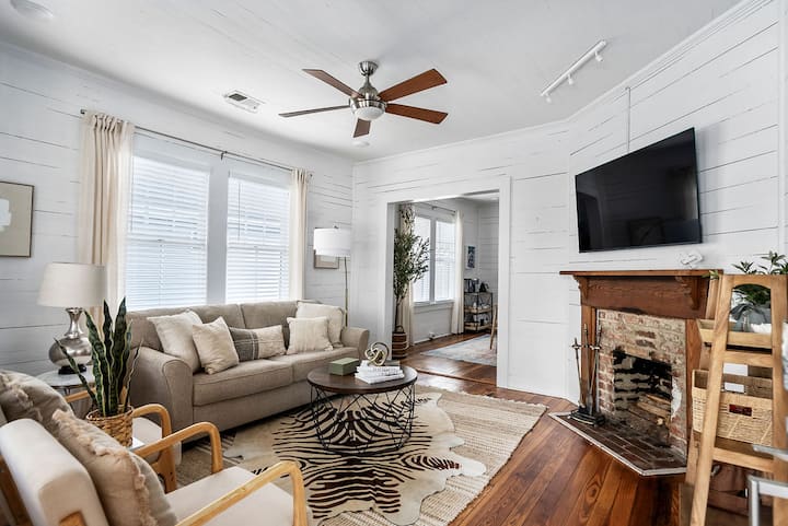 Updated Darling Cottage | King Bed | Colleton Ave - Aiken, SC