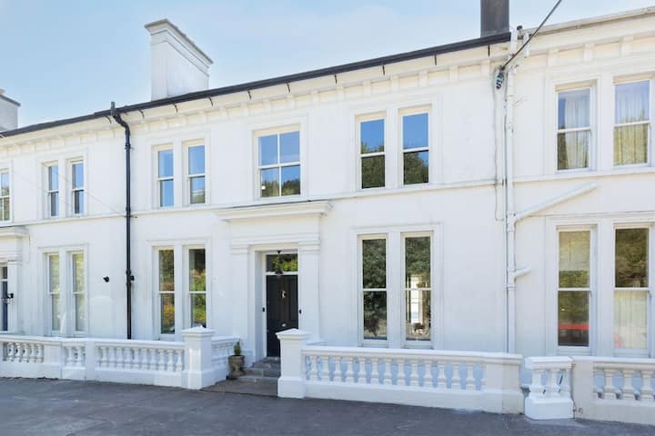 Exclusive Listed Property With Stunning Sea View. - 