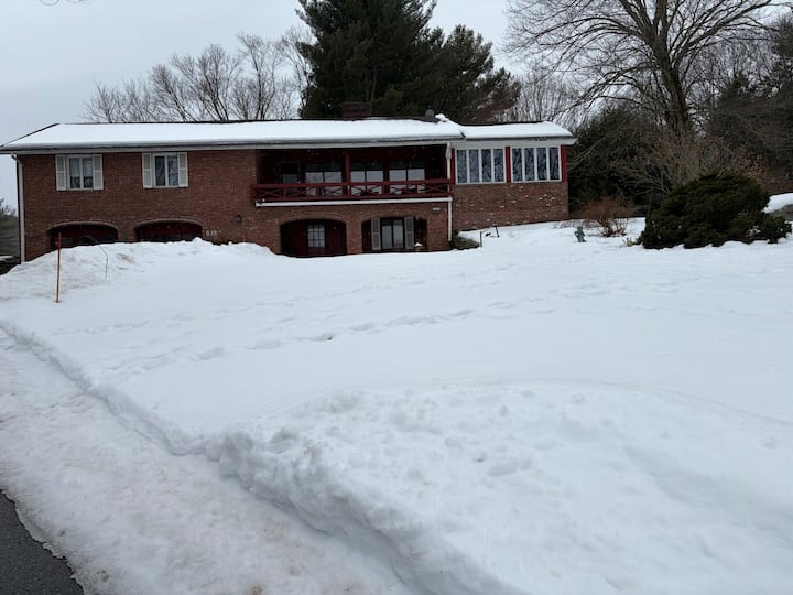 Country Setting, Abuts Golf Course W/access - Glastonbury