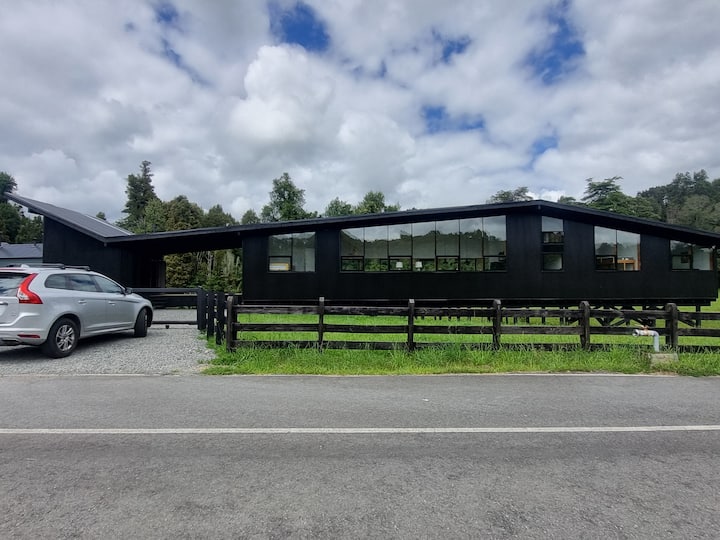 Casa Amplia Y Familiar En Bosque Con Río Cercano - Puerto Varas