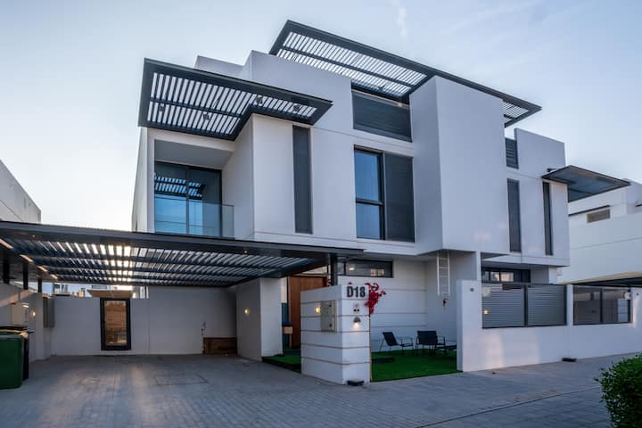 Exquisite 5bhk Villa In Sharjah | Private Pool - United Arab Emirates