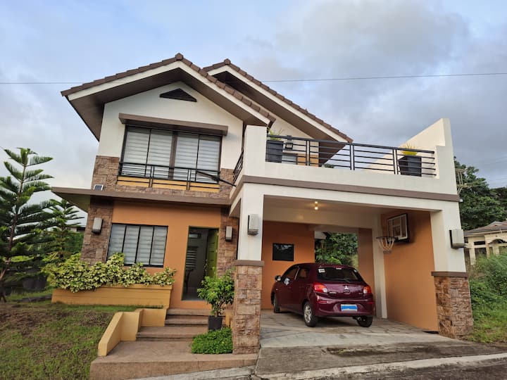 Victoria's Lakehouse, Leauna De Taal - Talisay