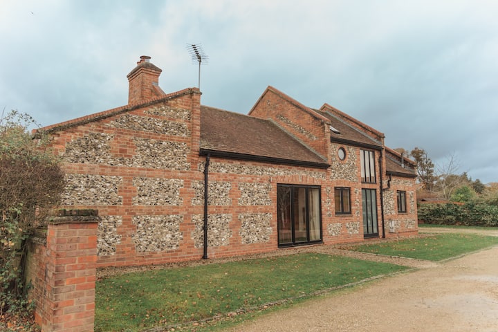 Bull Pen Cottage – Cosy Country Escape - Beaconsfield, UK