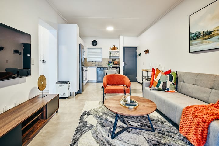 Stylish | 1-bed | Garden Unit | Power Backup - Randburg