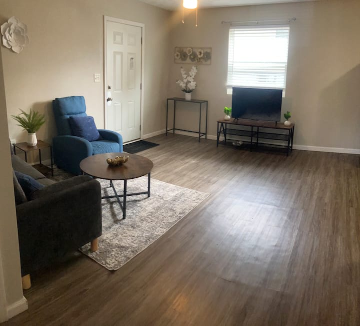 Furnished 2br W/ Wi-fi + In-unit Laundry - Belleville, IL