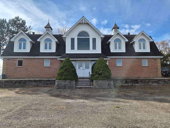 Guest House For Family Party And Gathering - Caledon