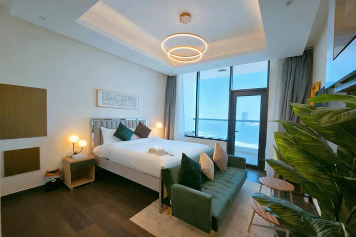 Cozy Studio With Balcony & Full Sea View - Manama