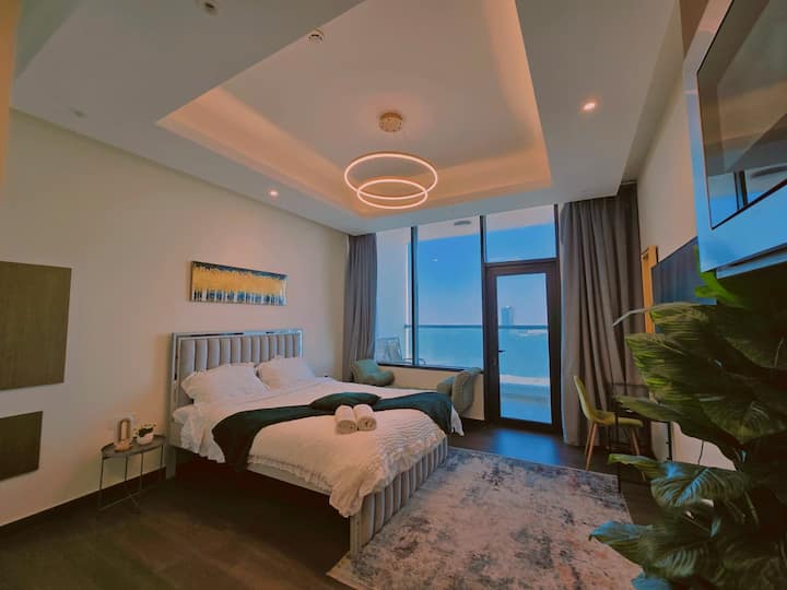 Cozy Studio With Balcony & Full Sea View - Manama