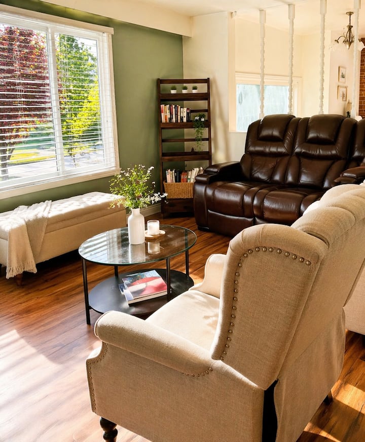 “Luxury 2br Suite • Free Parking • Modern Kitchen” - Delta