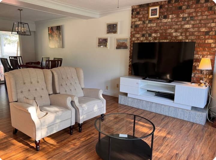 Comfortable & Cozy 2 Bedroom House. Free Parking - Delta