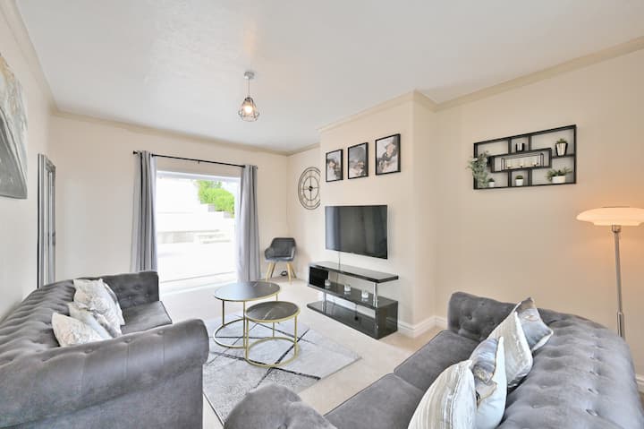 Stylish 3 Bedroom In Bolton-garden-parking - Bolton