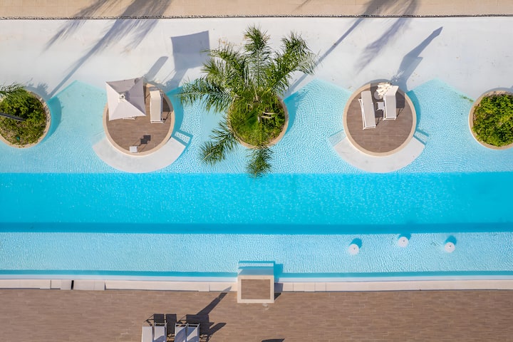 2br | Pool-view Balcony | Pool, Bar & Casino - Punta Cana