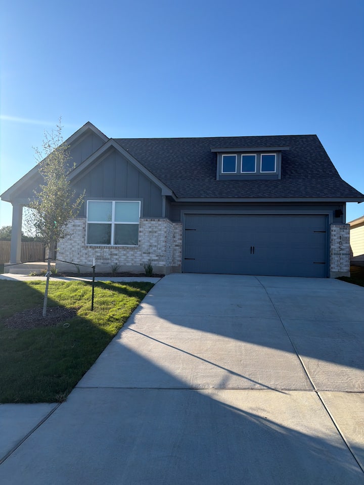 Brand New 3br Near Fort Cavazos | Family & Work - Killeen, TX